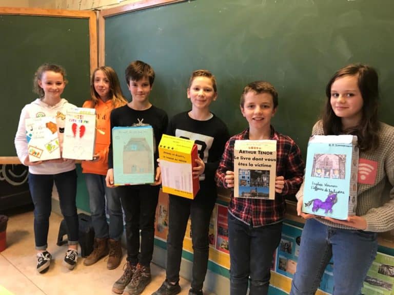 Présentation originale d'un livre au choix devant la classe ...