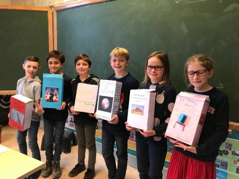 Présentation originale d'un livre au choix devant la classe ...